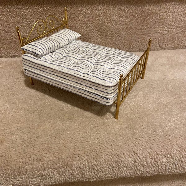 Dollhouse Miniature Double Mattress, Box Spring and 2 Pillows 1:12 ...