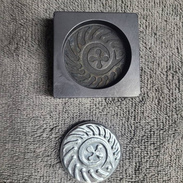 COIN of QUEEN CYNETHRYTH Graphite Coin Mold - Etsy