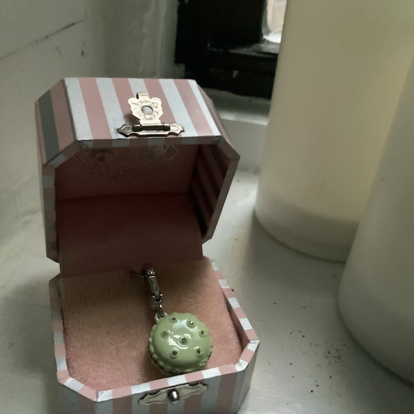 Royal Ontario Museum Brooch. Part of a Collectable Series of Brooches ...