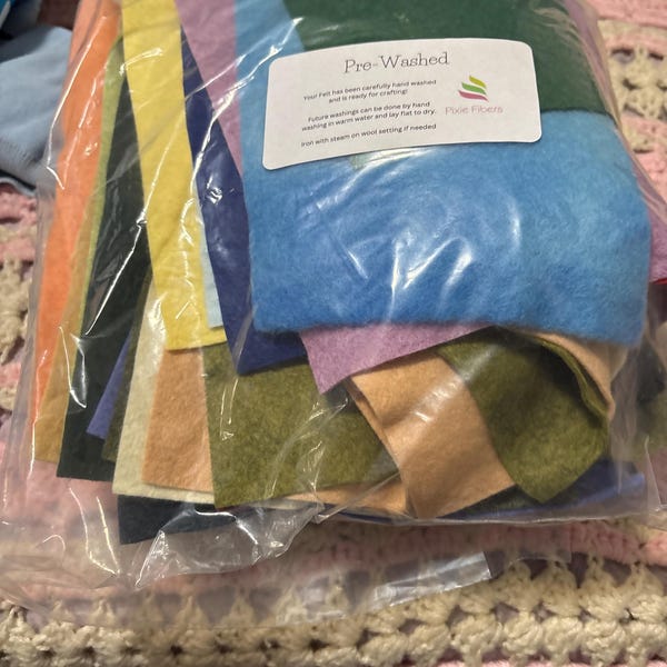 Pre-washed Wool Felt Penny Rug Kit - Cheerful Chickadee - Penny Lane ...