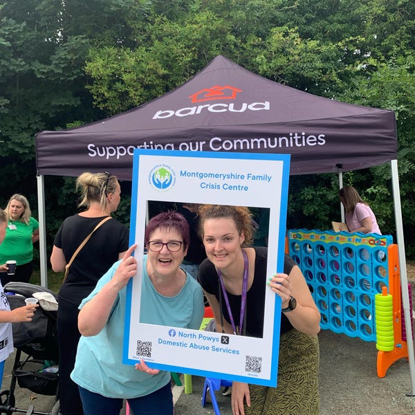 Customisable Social Media Selfie Frame Bespoke Linkedin Effect ...