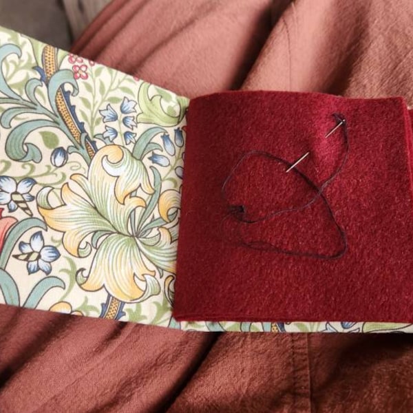 William Morris Fabric Needle Case, Craft Storage Ideas, Fabric Sewing ...