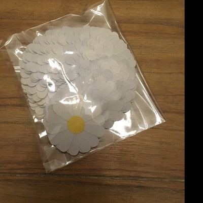 Daisies Table Confetti Spring Flower Confetti Table Scatter 50 Pieces ...