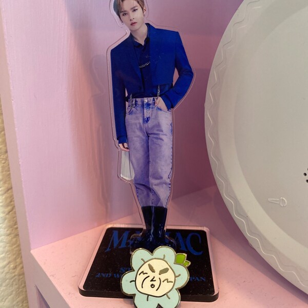 Stray Kids Leeknow FLOWER JUREUMI Pin - Etsy