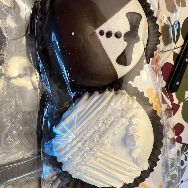 12 Sets (24 Oreos Total) Chocolate Dipped Bride and Groom Oreos ...