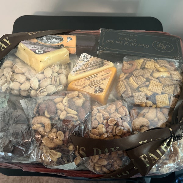 Classic Chocolate Dipped Oreo® Cookies Gift Box, Fudge Dipped Oreos ...