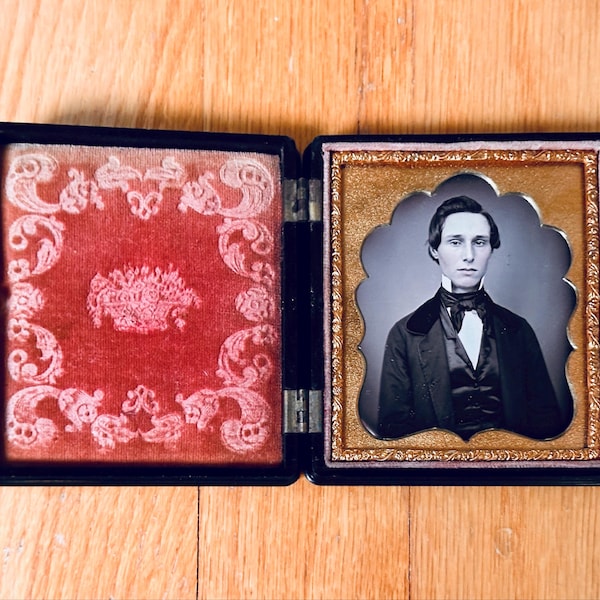 Secret Frame Storage Jewelry Organizer, Wall Mount Jewelry Holder ...