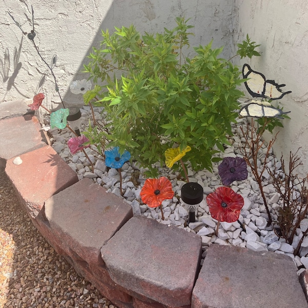 Glass Yard Art | Glass Flower | Garden Art | Blown Glass | Garden ...