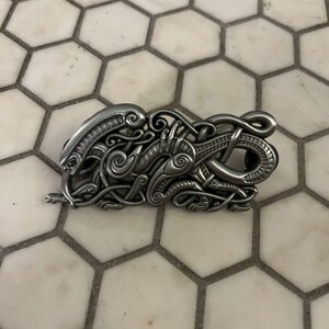 Knotwork Xenomorph 3D Metal Pin Alien Monster Celtic Viking Gripping ...