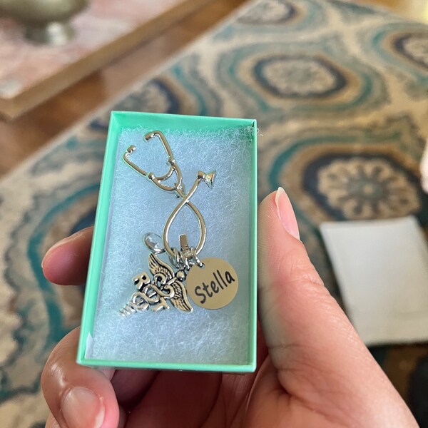 RT Respiratory Therapist Pin, Personalized RT Pin, Nurse Pinning ...