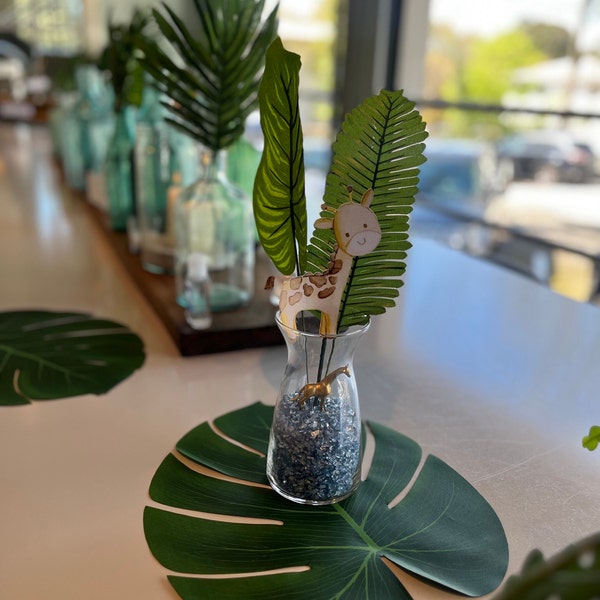 Tropical Leaf Party Décor Varity Set in Green and Gold - Premium ...