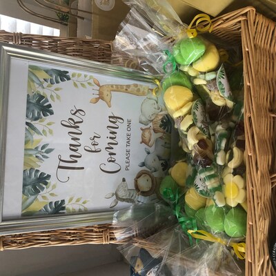 Large Ferrero Rocher Snickers Chocolate Heart Platter Bouquet Gift ...