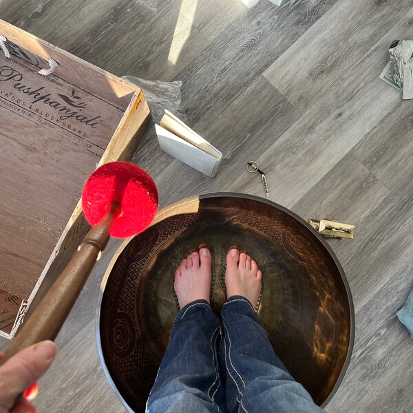 Standing Singing Bowl Feet Vibrational Therapy With Long & Deep ...