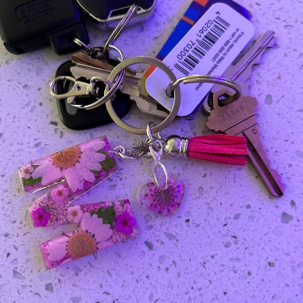 Custom Purple Flower Resin Keychain, Personalized Pressed Dried Floral ...