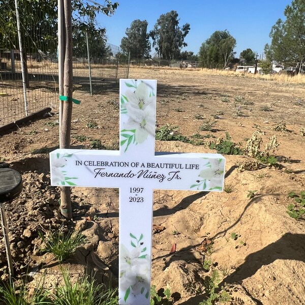 Memorial Solar Cross for Garden | Personalized Memorial Cross | Solar ...