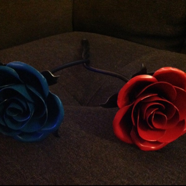 Intertwined Steel Roses: Anniversary Metal Flower Sculpture - Etsy