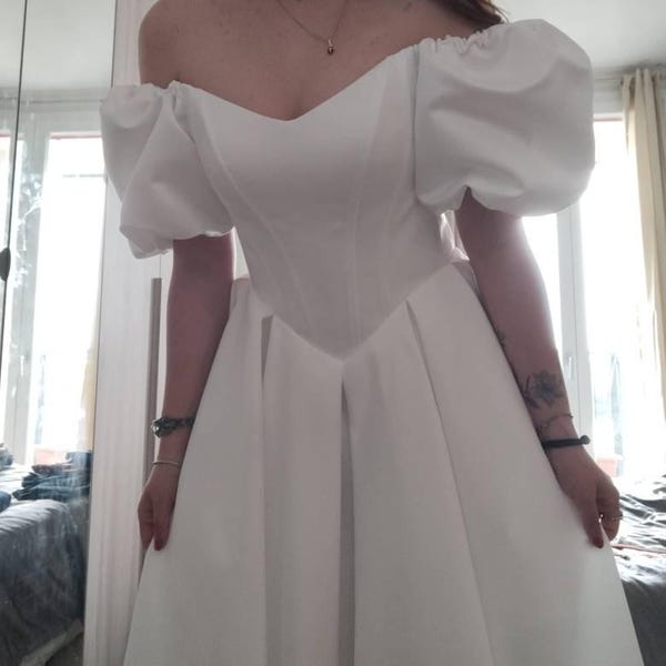 V- Waistline Corset Satin Wedding Dress With Short Sleeves, Basque ...