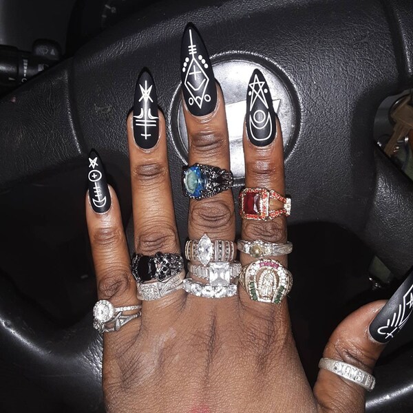 Cast A Spell Nailz, 24 Long Witchy Press on Nails, Matte Black Satanic ...