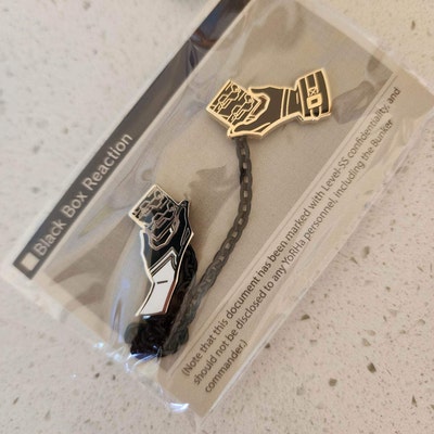 Nier Automata Pin Set: 2B and 9S Black Box Reaction Linked Hard Enamel ...