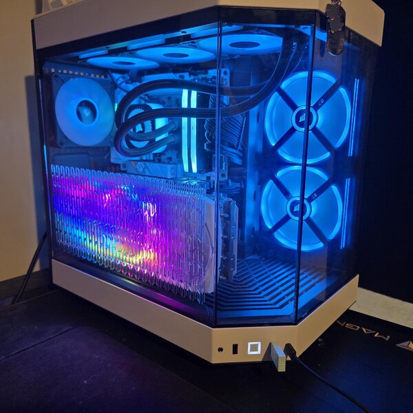Hyte Y60 Custom Vented Side Panel - Etsy