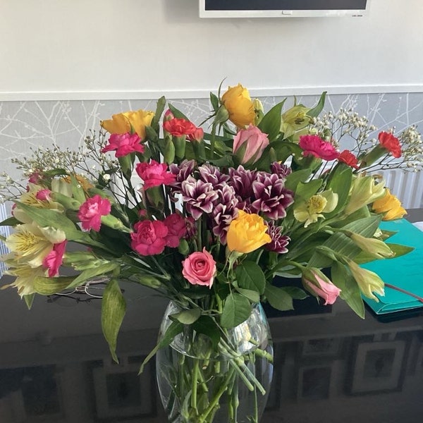 LETTERBOX FLOWERS FRESH - Send Some Letterbox Love - Personalised Note ...