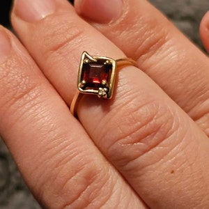 Vintage Garnet Red Buckle Austrian Crystal Ring 18KT Yellow Gold HGE ...