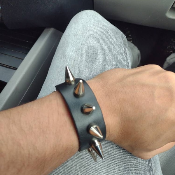 Handmade Full Grain Leather 1" Wide 1 Row 5/8" Tall Cone Spike Bracelet ...