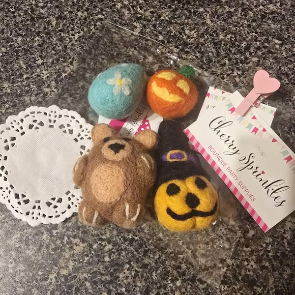 Small White Felt Ghost | Halloween Garland DIY | White Wool Ghost ...