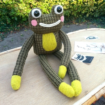 Muta Mutant SALOMON With Magnetic Paws Wool Design Toy Wild Animal ...