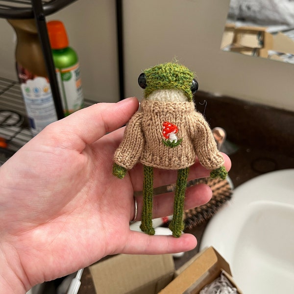 Knitted Frog in Dress Knitted Frog in Sweater Movable Froggy Frog and ...