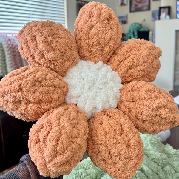 TOMMY Triceratops / Video Tutorial / Chunky Knit Triceratops Snuggler ...