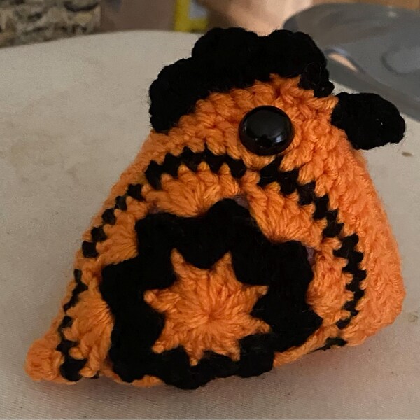 Granny Square Chicken Crochet Pattern · DIY Yarn Fiber Art Tutorial ...