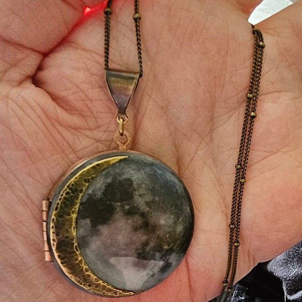 Gold Locket Necklace Custom Photo Lockets Gift for Her Minimalist ...