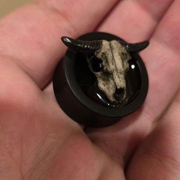 Black Plugs With 3D Cow's Skulls, Men's and Women's Ear Gauges 18mm 11/ ...