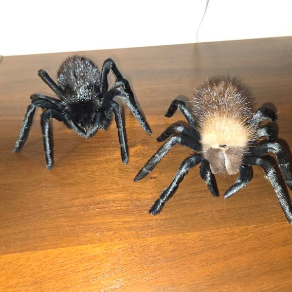 Realistic Tarantula Spider, Poseable Shelf Decor, Wall Mountable Faux ...