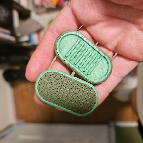 Fidget Holder Keychain - 3D Printed Slider Carrier for the Pill - Etsy