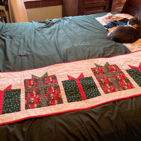 Christmas Present Table Runner - PDF Pattern - Etsy