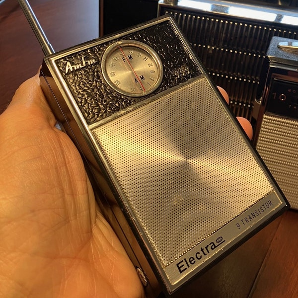 SUPER RARE Vintage Gilfillan AM Tube Radio, Model 66B. From 1946 ...