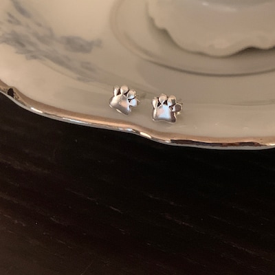 5 Mm Tiny Flower Outline Earrings, Simple and Peaceful, Nickle Free ...