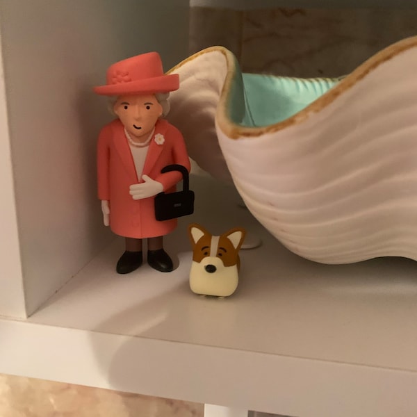 The Guard - Collectable London Art Toy I Souvenir Collectible Design ...