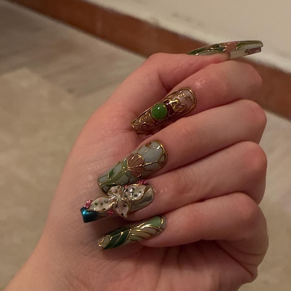 Vitrella Stained Glass Press-on Nails – 3D Gold Details, Floral Accents ...
