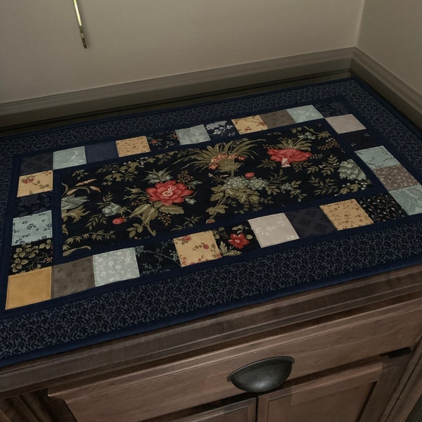 Floral Quilted Table Topper, 19" Table Topper, Vintage Style Quilted ...