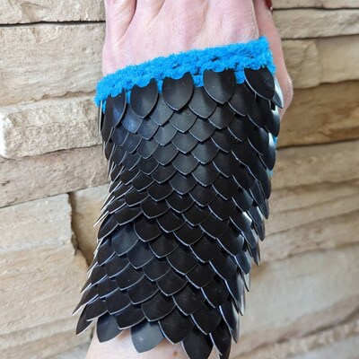 Knit Your Own Scale Mail Gloves With Craftymutt's Super Simple Knitting ...