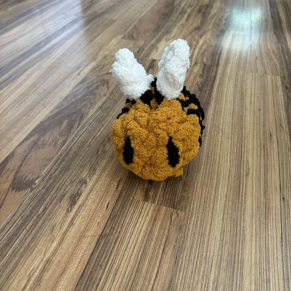 Hand Knit MINI Bee Pattern, BEGINNER Video Tutorial, Learn How to ...