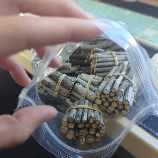 Wood Sticks 12 in One Pound, Wood Branches 1 Lb, Assorted Wooden Sticks ...