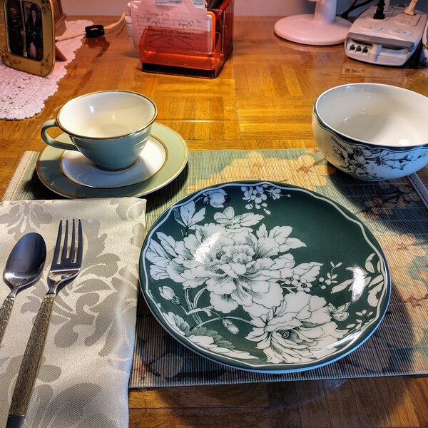 Vintage Oneida USA Silverplate Affection Pattern Silverware- Flatware ...