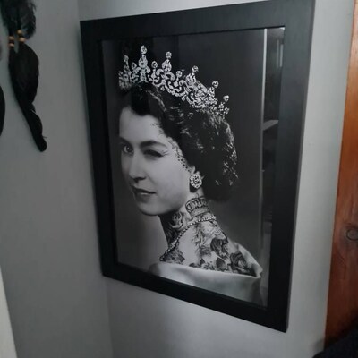 Punk Queen Queen Elizabeth Home Decor Wall Art Print Limited Edition ...