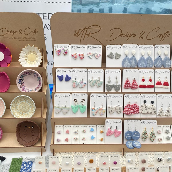 Wide Shelves Retail Display Counter Craft Market Display Exhibition ...