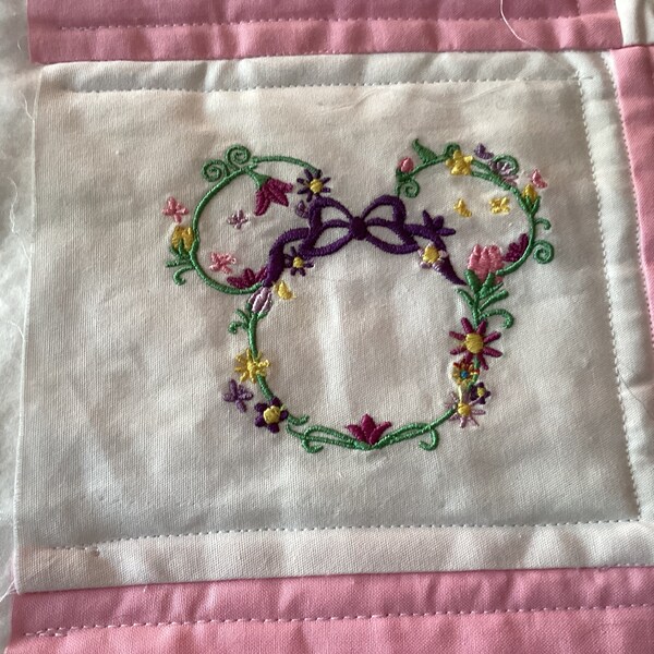 Floral Minnie Spring Wreath Machine Embroidery Design. Perfect for ...