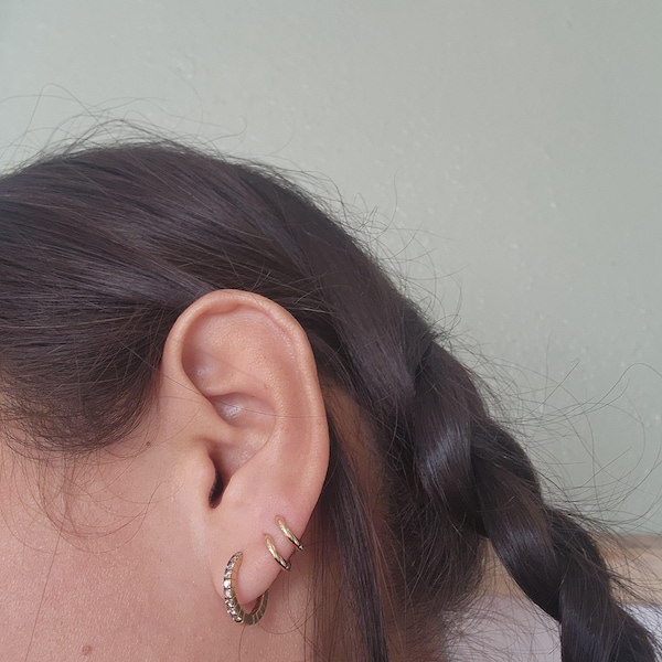 14k Yellow Gold Hoop Earrings (12-50x2.0mm), Piercing to Lobe, Upper ...